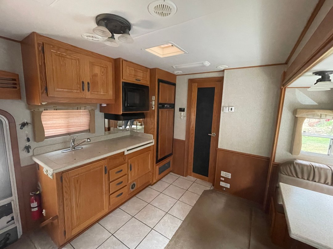 2004 Freightliner with 2005 Pacemaker Stacker Trailer for Sale in ...