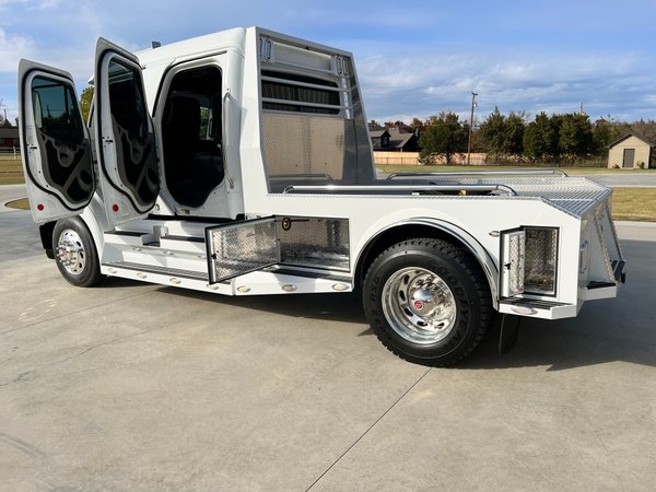 White 2014 Freight Liner Sport Chassis lh7 for Sale in Edmond, OK ...