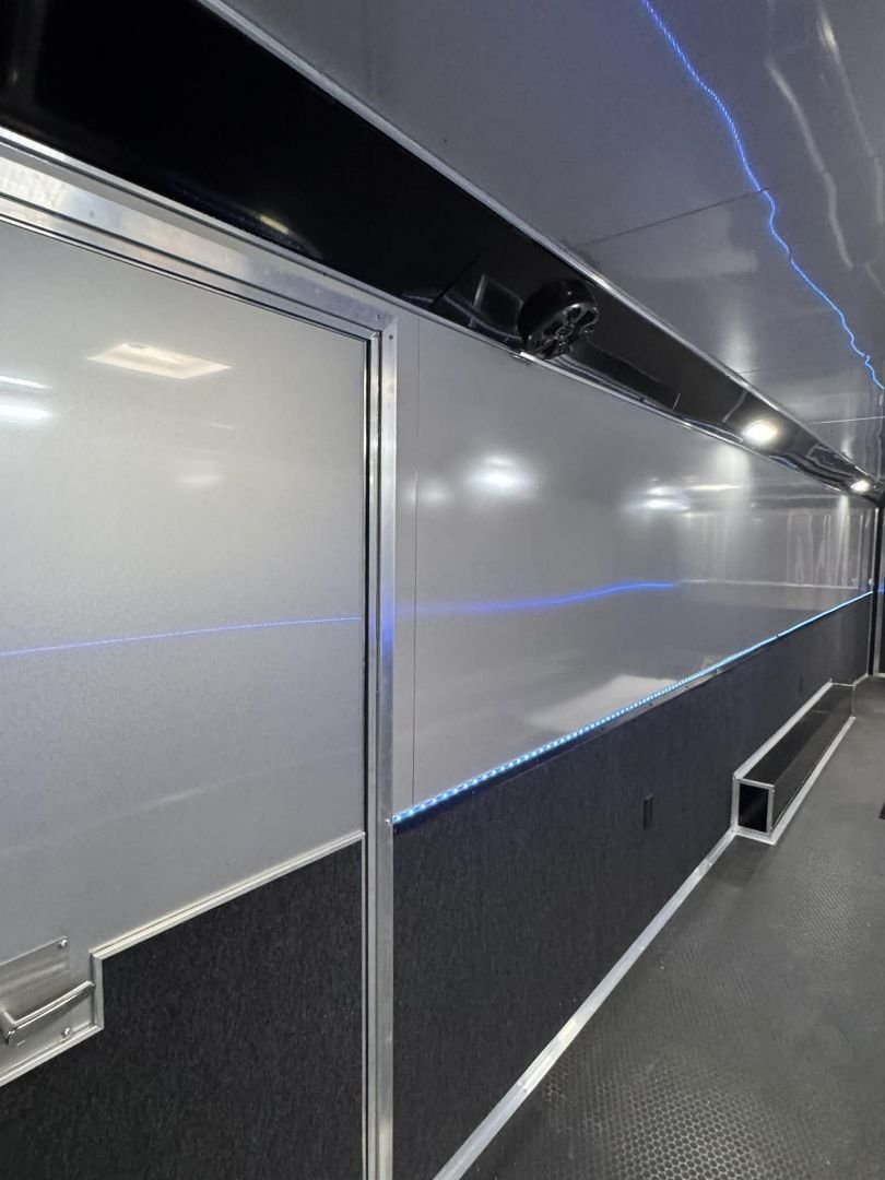 8.5X44 RACE TRAILER GOOSENECK TRAILER ENCLOSED CAR HAULER for Sale in ...