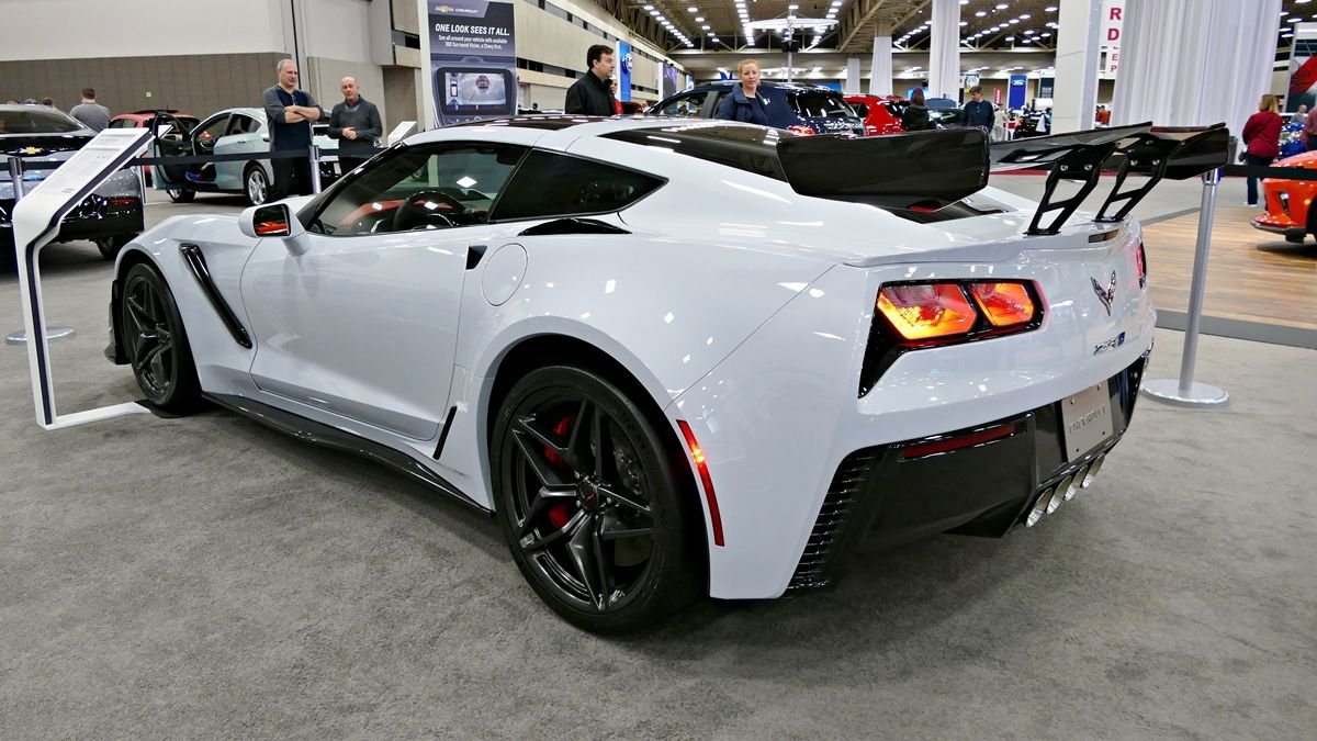 '19 ZR1 all good except that wheel gap /Dallas auto show ...