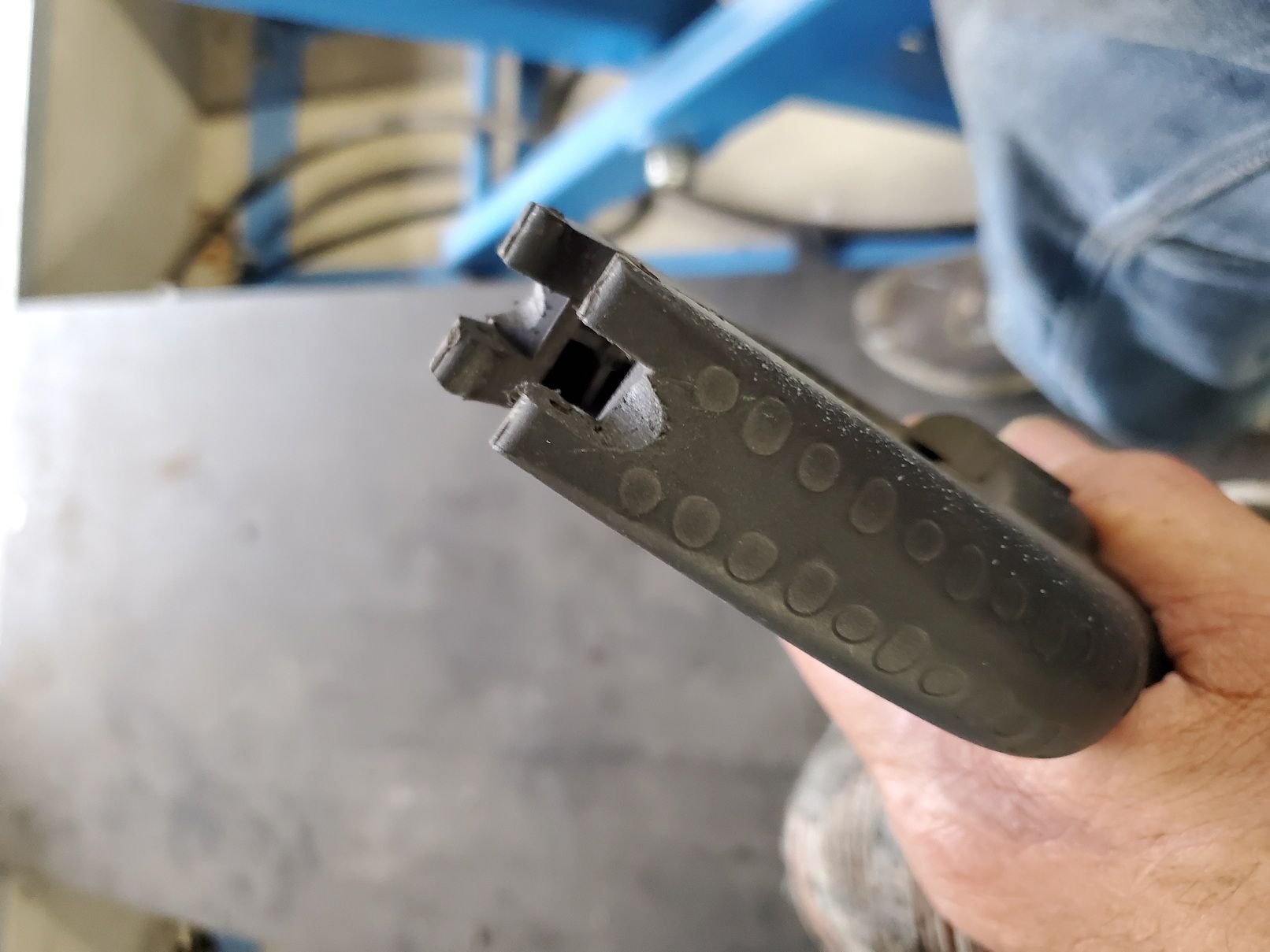 I cant reconnect my clutch mastert cylinder to the quick connect slave ...