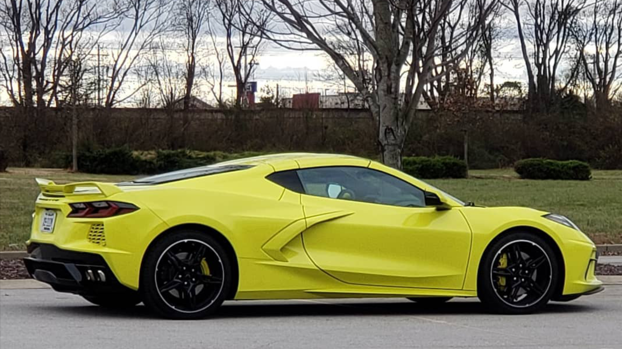 Mid-engine Corvette C8 Accelerate Yellow Metallic thread ...