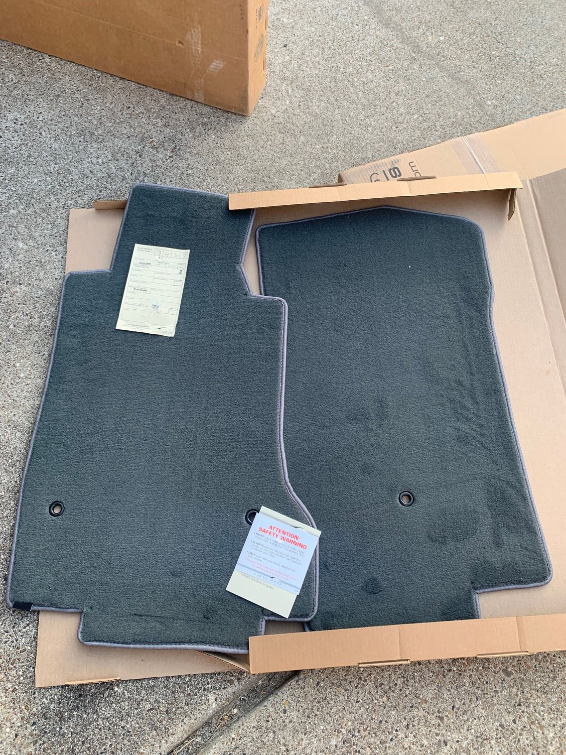 FS (For Sale) Loyd ZR1 Black and Plain Gray Floor Mats - CorvetteForum ...