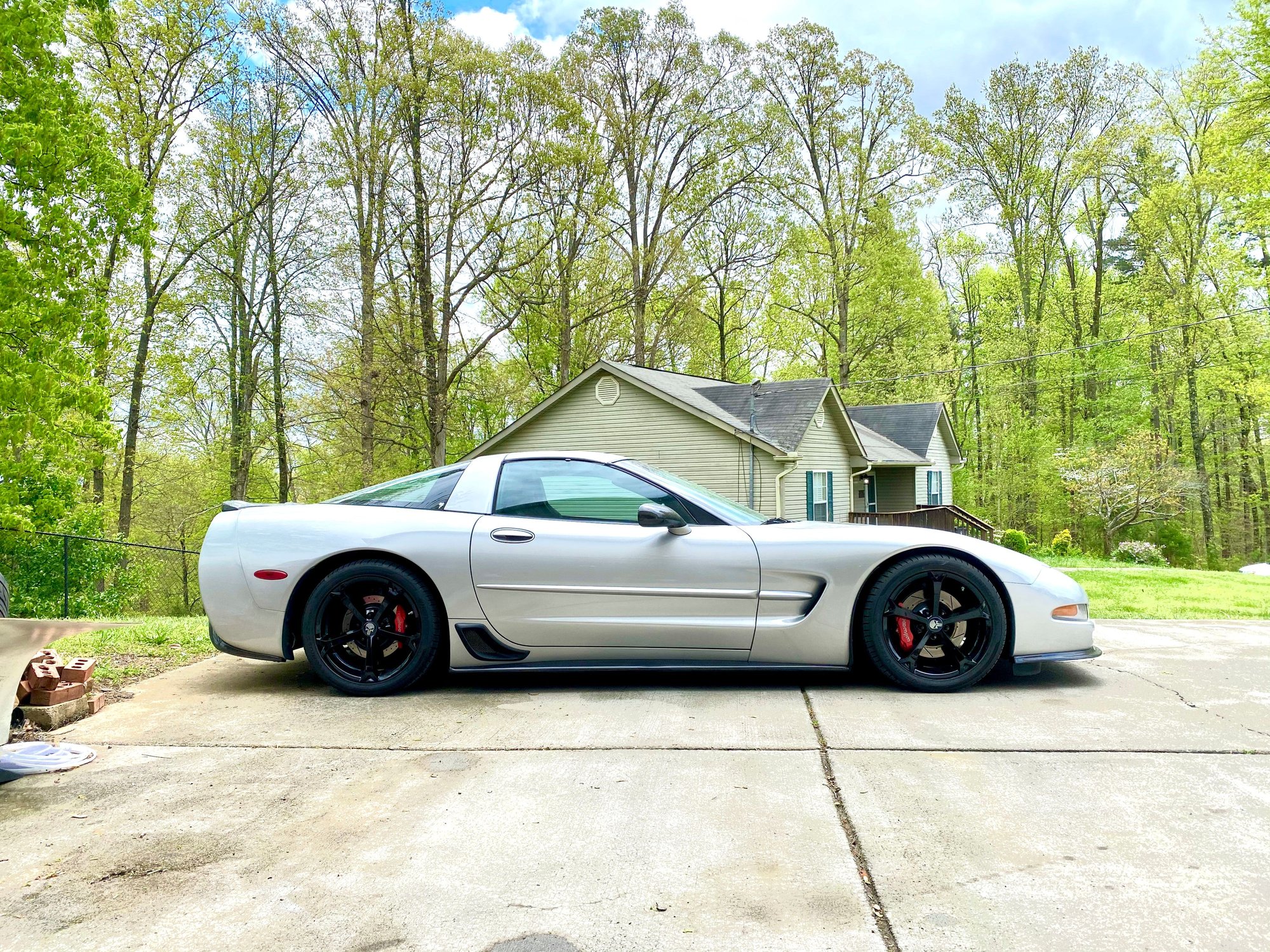 Looking for Quick Silver C5s with black side mirrors, hash marks ...