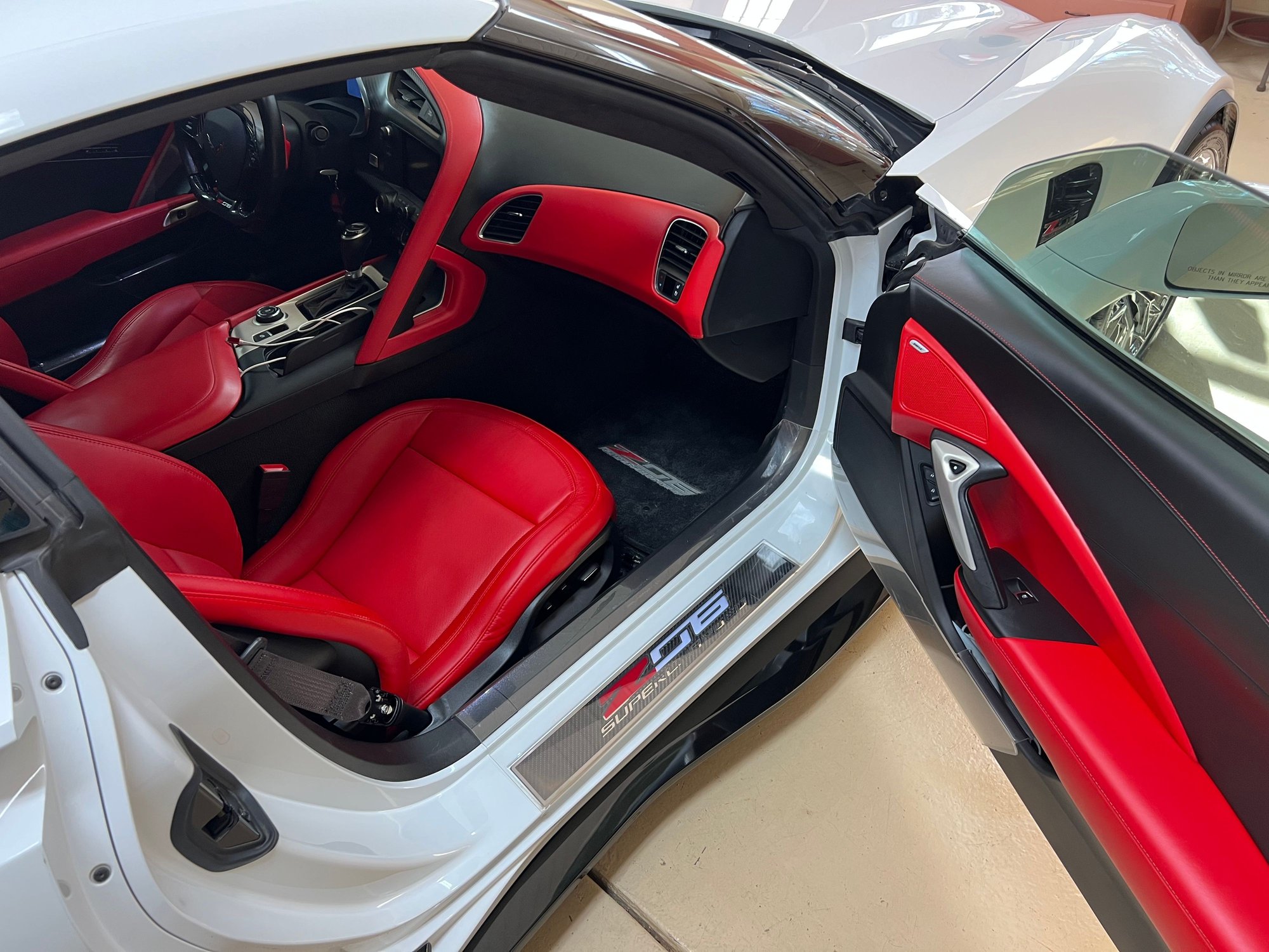 FS (For Sale) 16 c7 z06 Arctic White Red Interior a8 3lz 14k miles ...
