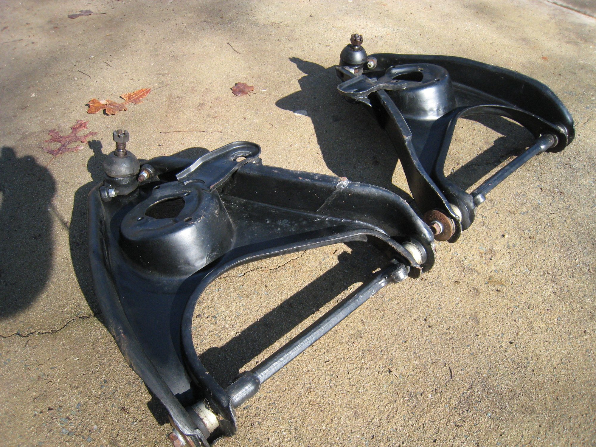 FS (For Sale) Upper and Lower Front Trailing Arms - Painted and in ...