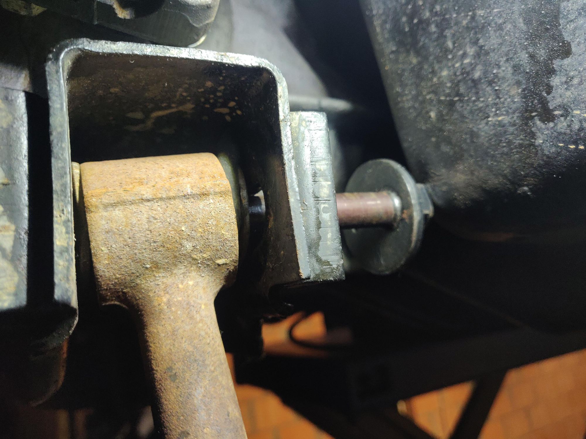 Strut Rod bolt hits tub - CorvetteForum - Chevrolet Corvette Forum ...