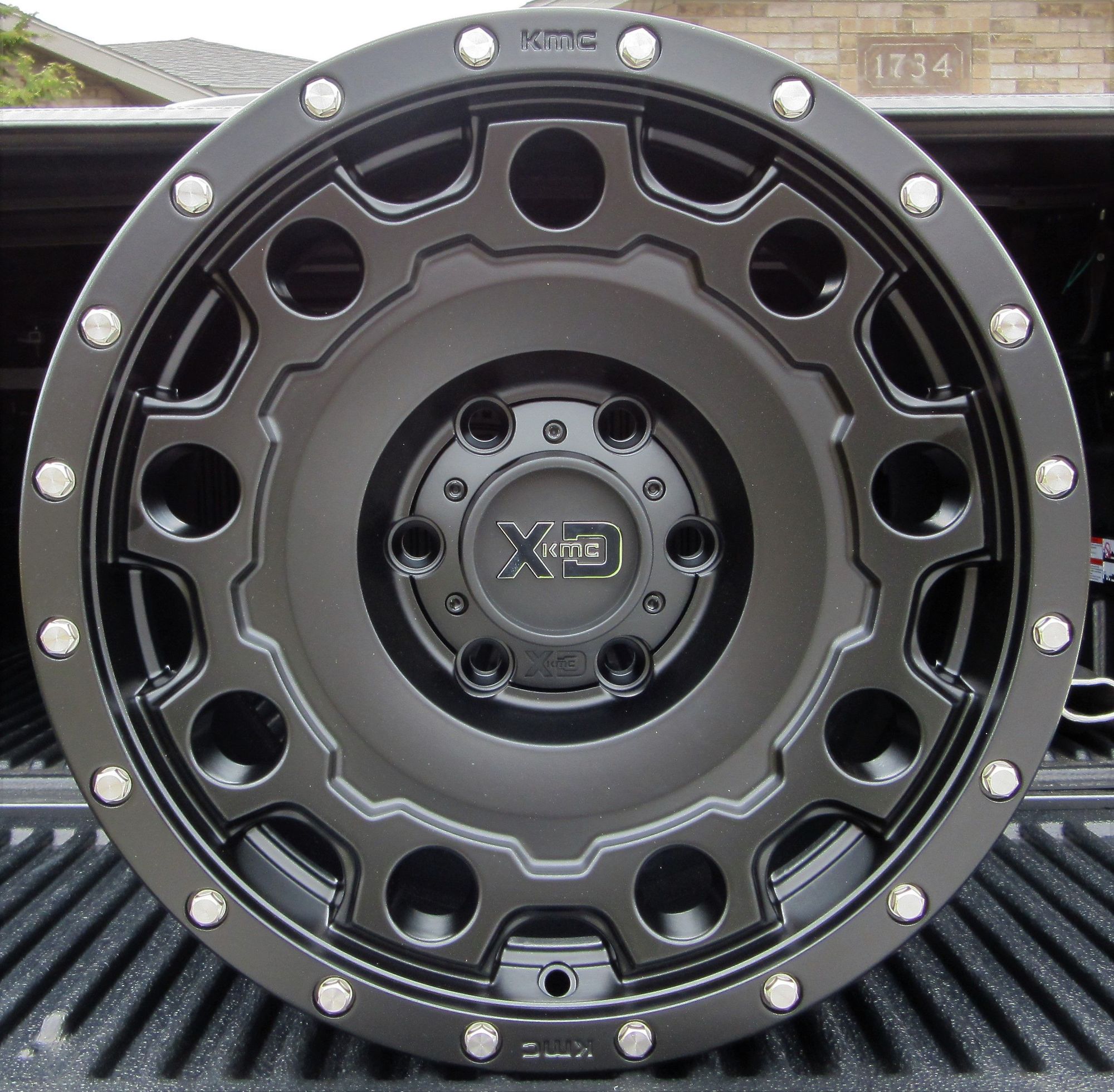 GEN 2 - 17" KMC XD129 HOLESHOT +34 (pics) | Ford Raptor Forums