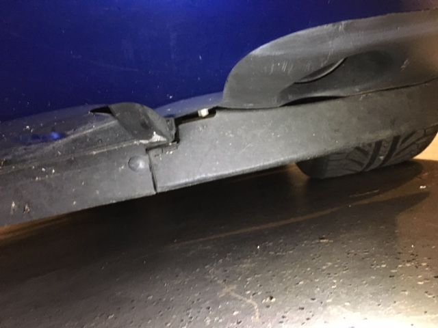 Would someone please post a picture of the underside of the front of ...