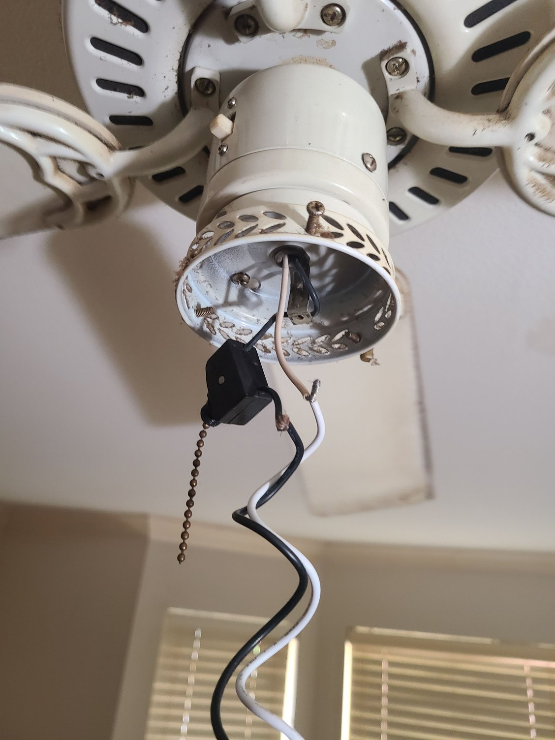 Ceiling fan light socket fell out. - DoItYourself.com Community Forums