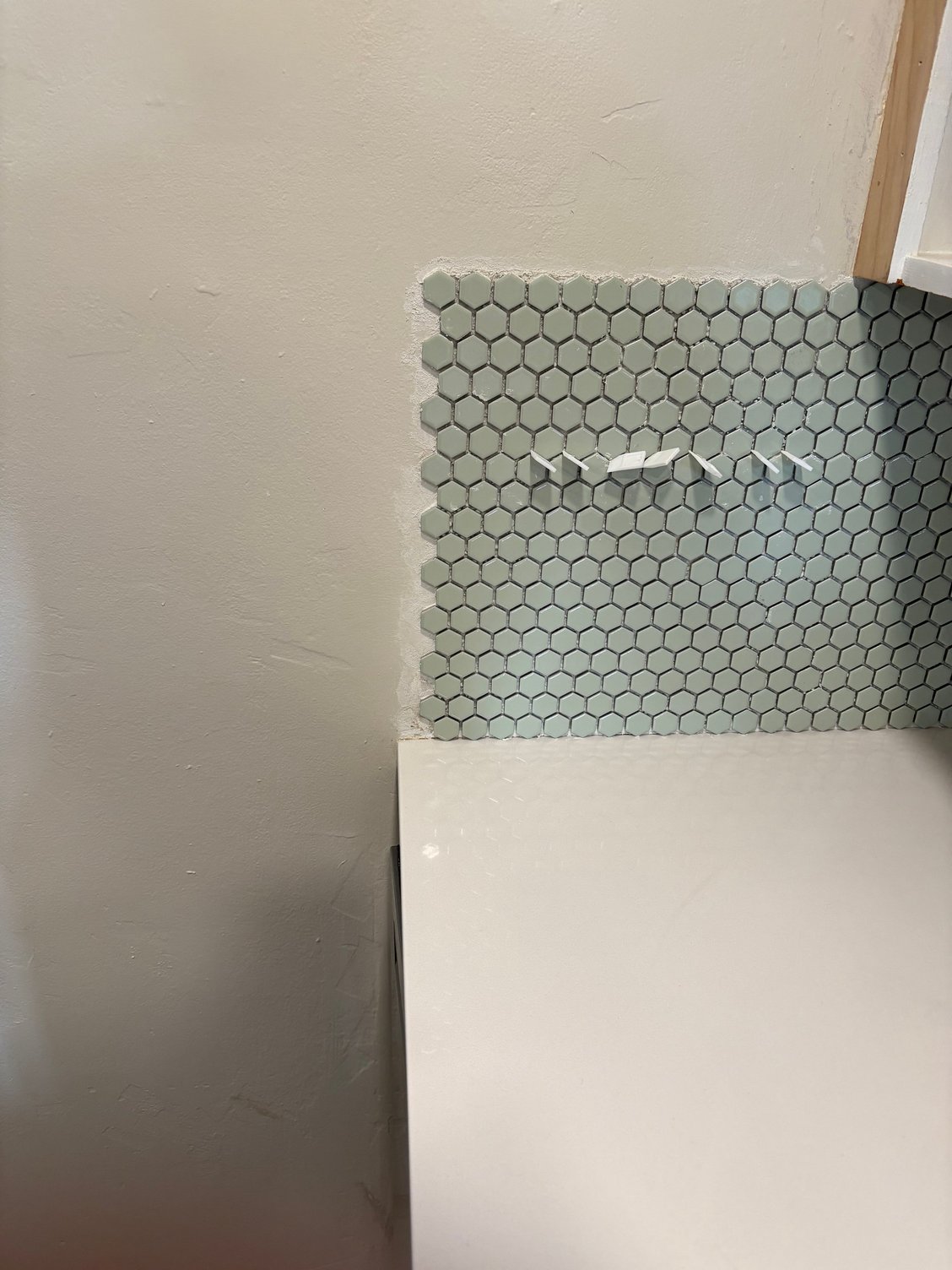 Backsplash misalignment - DoItYourself.com Community Forums