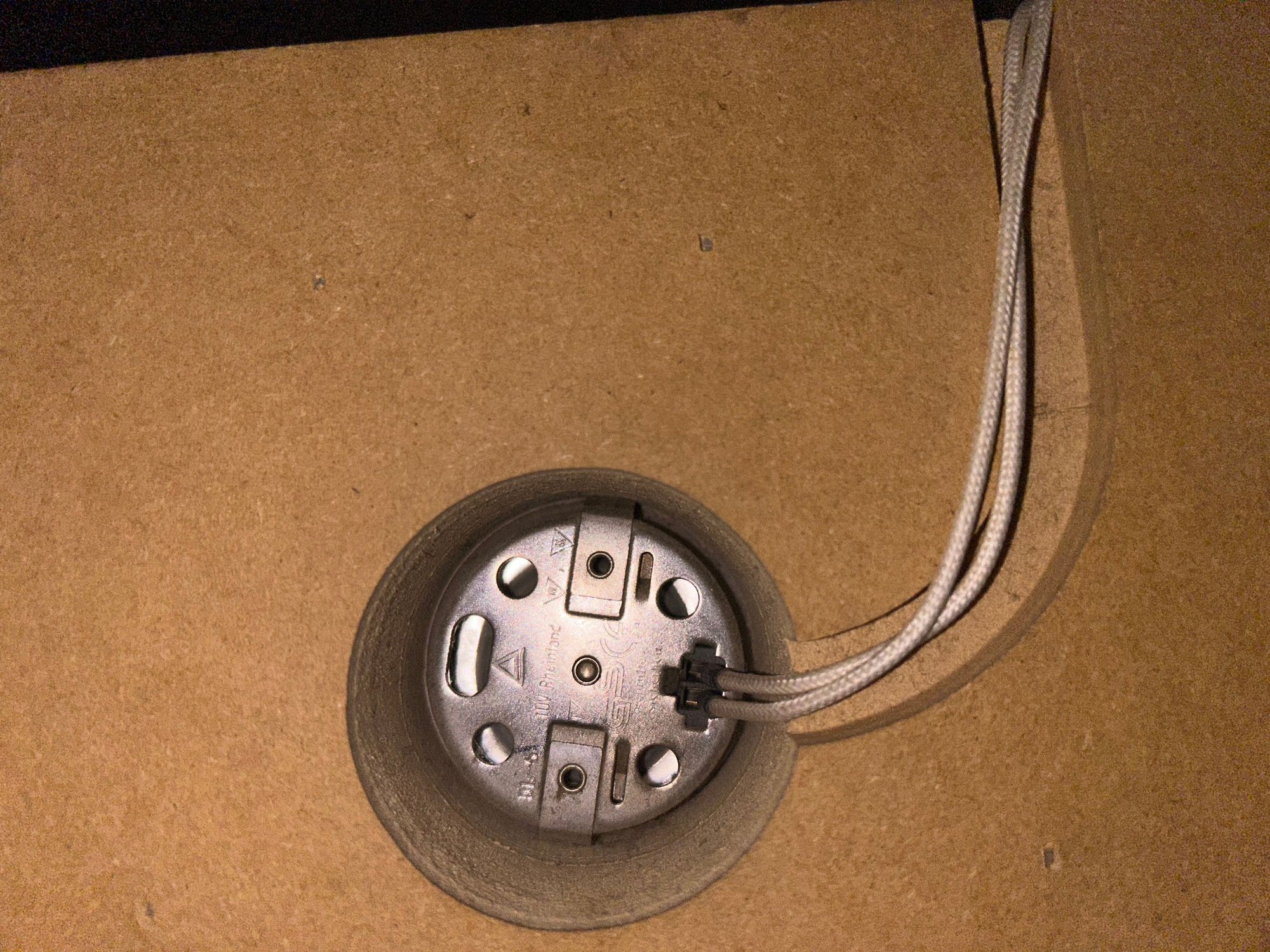 Puck light power cord replacement - DoItYourself.com Community Forums