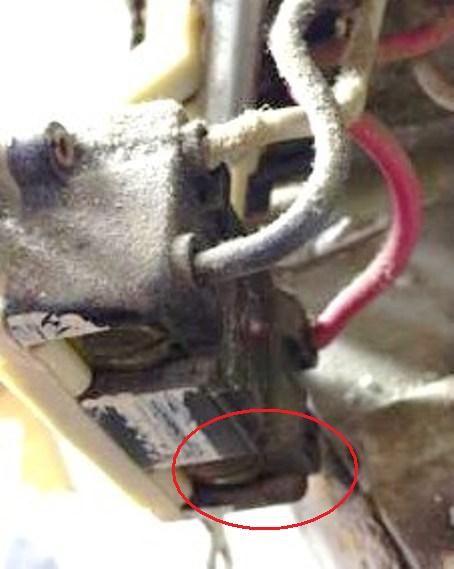 Unusual light switch wiring - DoItYourself.com Community Forums