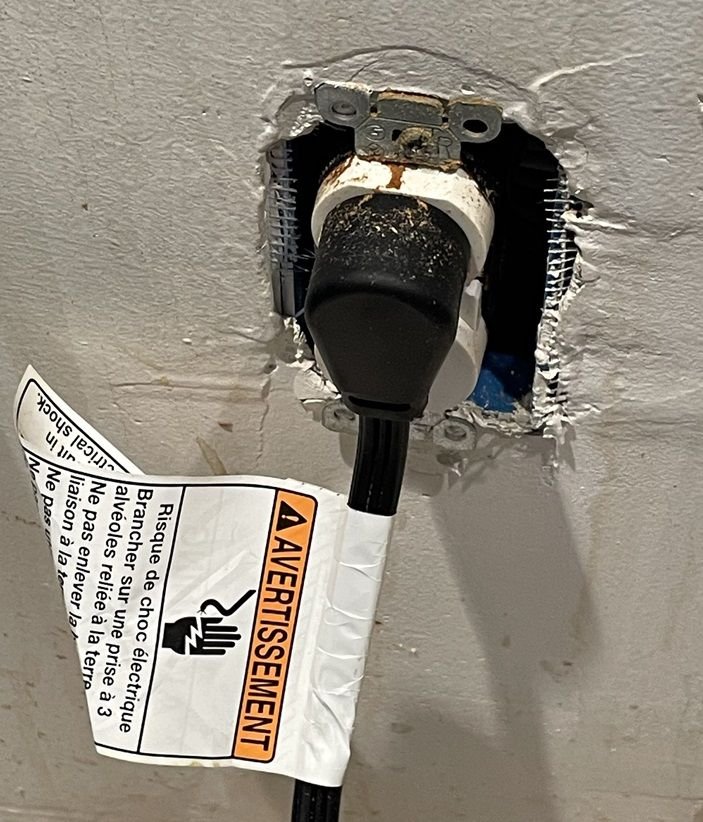 Sealing outlet behind oven - DoItYourself.com Community Forums