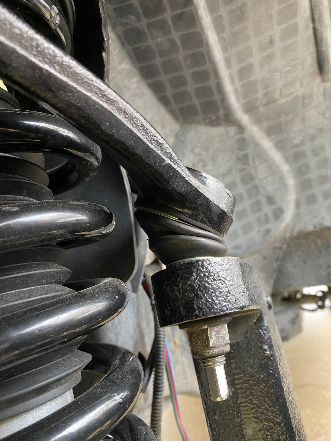 Suspension angle pics of a 2wd on a 6 inch RC lift with lifted struts ...