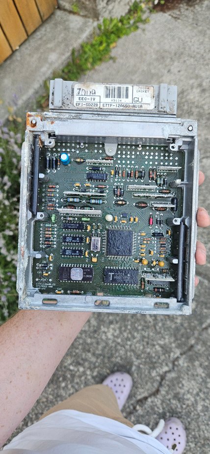 Inside 1987 F150 EEC-IV / ECM - 5.0 3spd auto - E7TF-12A650-AU1A - Ford ...