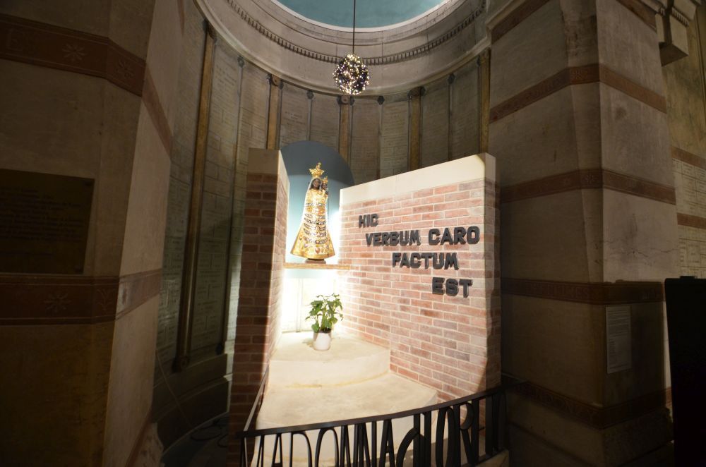 Endless jet set and glamour - or just a few fill-ins? - Page 2 ...