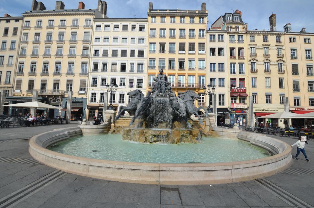 Endless jet set and glamour - or just a few fill-ins? - Page 3 ...