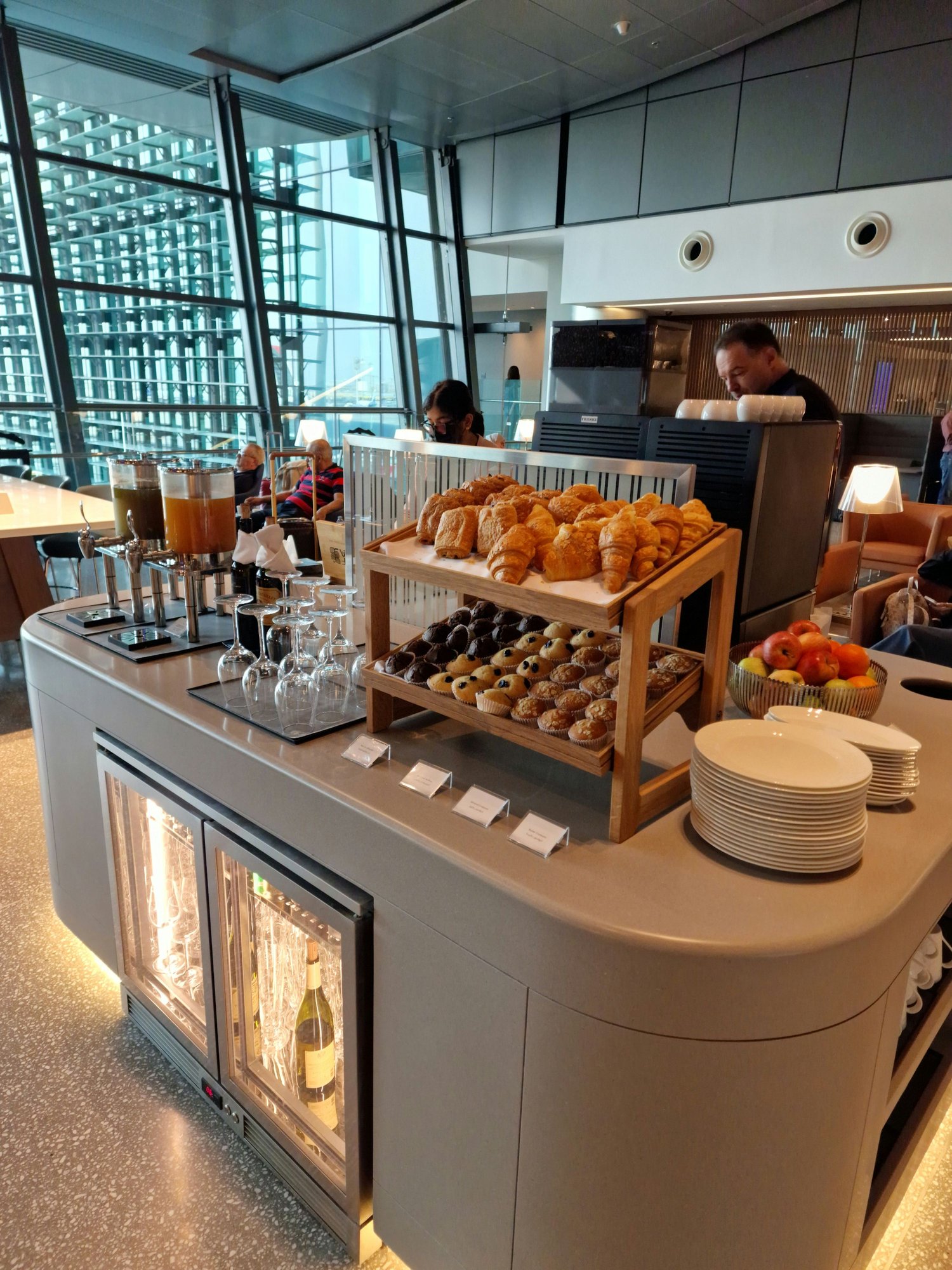 HIA Platinum, Gold and Silver Lounges Now Open - Page 2 - FlyerTalk Forums