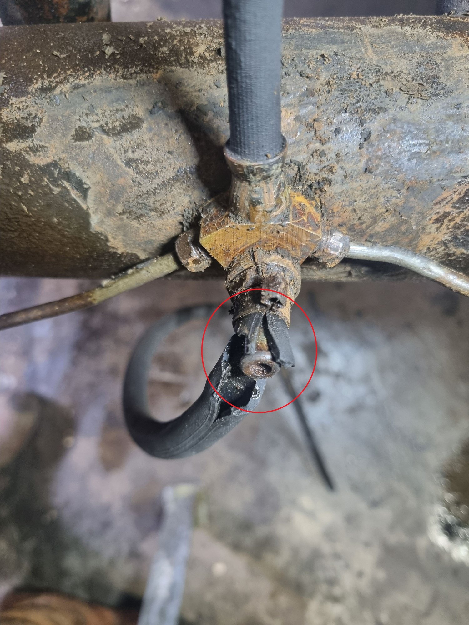 Brake line connector rear axle - Ford Truck Enthusiasts Forums