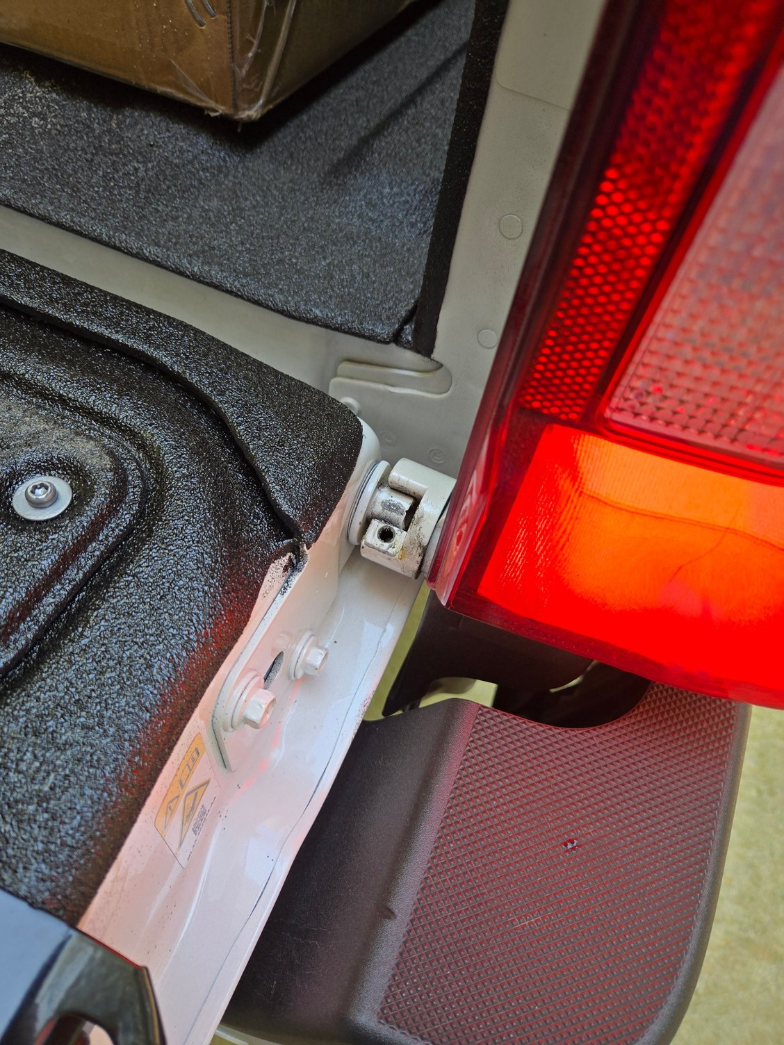 Photo needed: Tailgate right hinge pin retainer - Ford Truck ...
