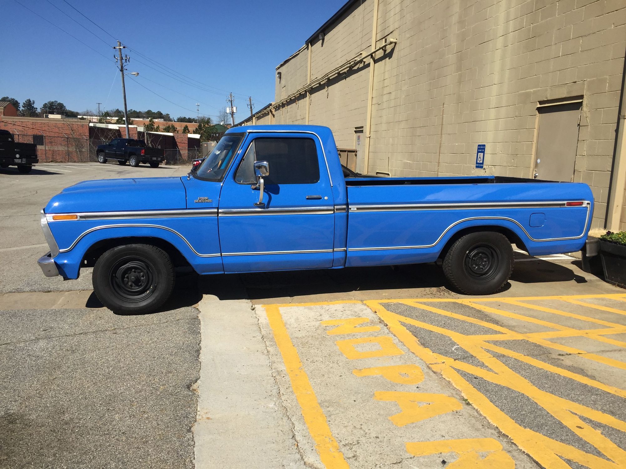 Got my '77 longbed lowered... - Ford Truck Enthusiasts Forums