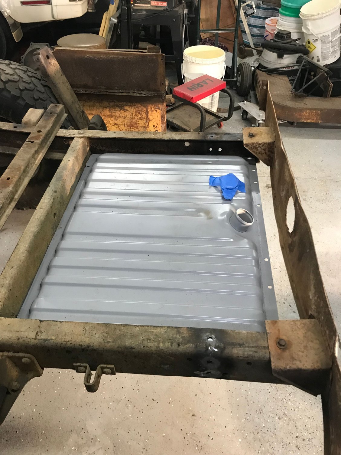 Mustang gas tank install - Ford Truck Enthusiasts Forums