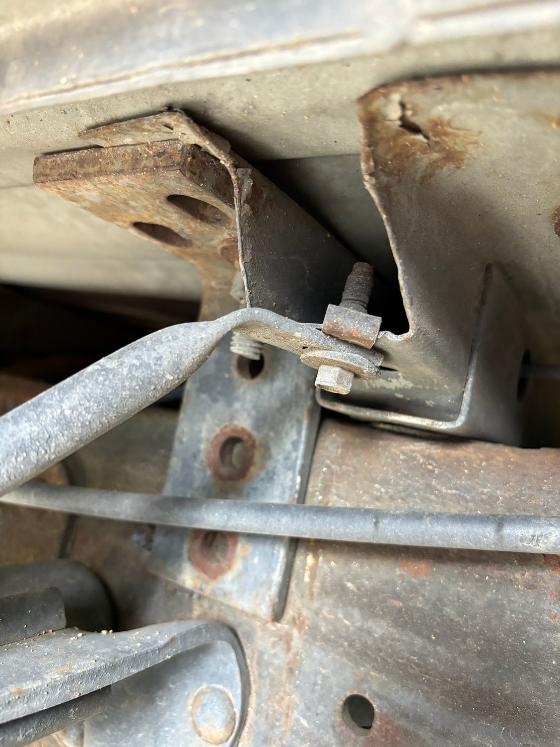 Fifth wheel rails not bolted to frame - Ford Truck Enthusiasts Forums