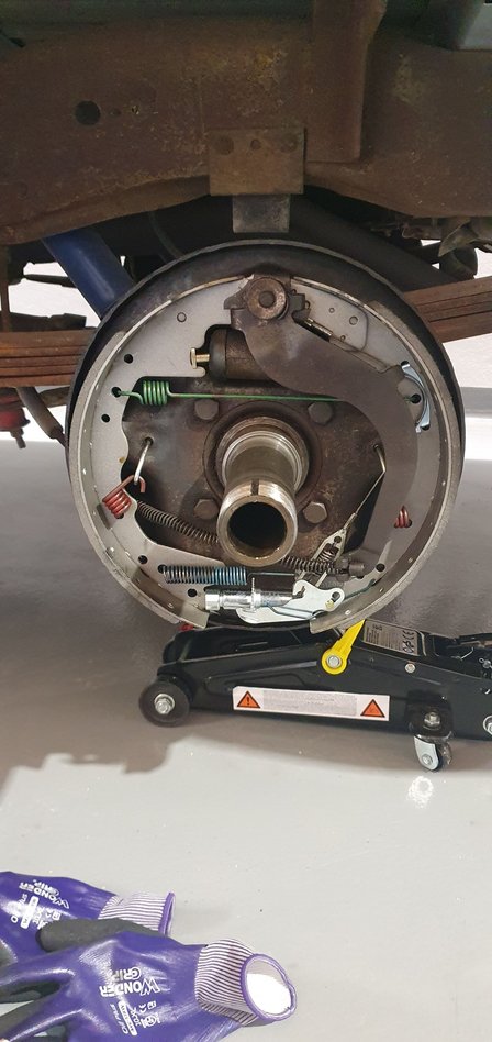 rear brake photos please - Ford Truck Enthusiasts Forums