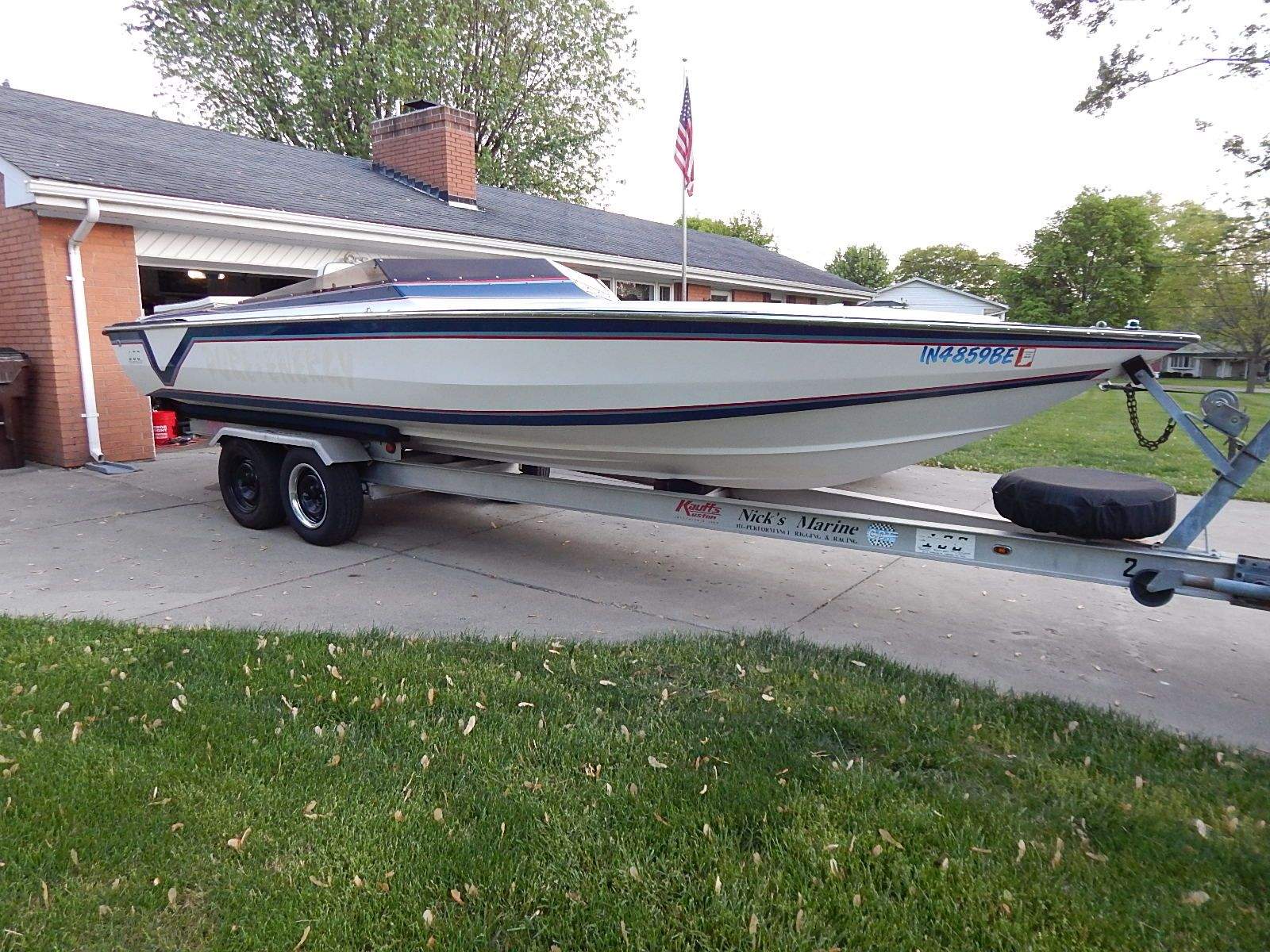 1985 22 Velocity smoked wind screen - Offshoreonly.com