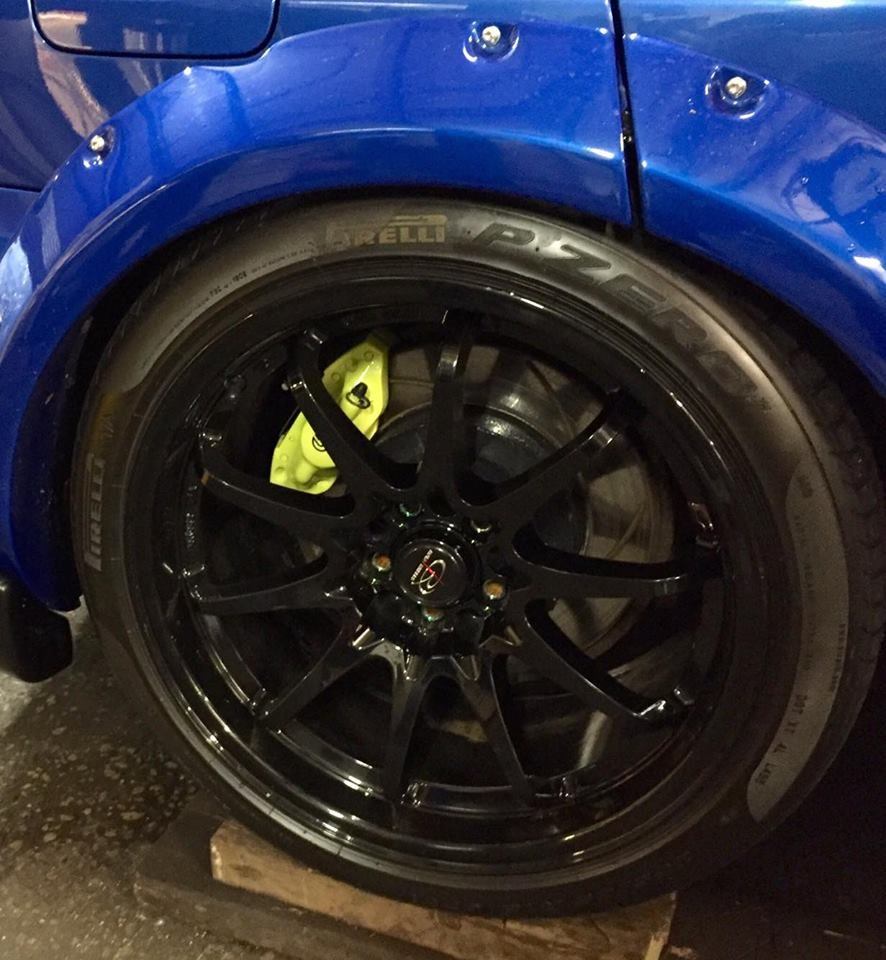 Gloss Black Rota Fighter Drift 18" x 10" ET20 100/114.3 with Pirelli P ...