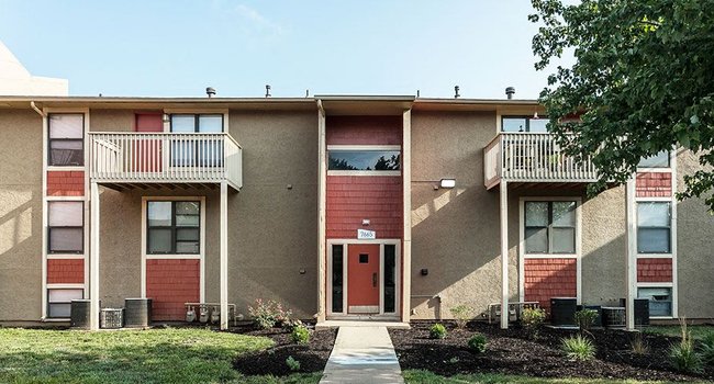 The Meadows Apartment Homes Reviews - Lenexa, KS | 7620 Halsey | 194 ...